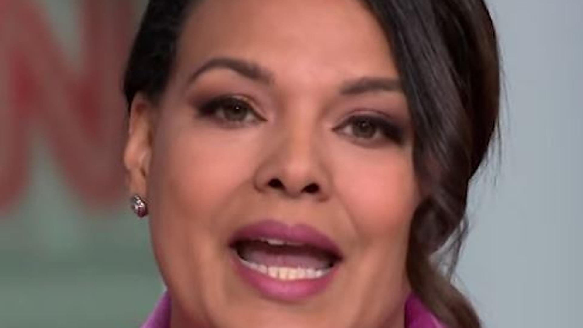 El emotivo mensaje de una presentadora de la CNN al anunciar en directo ...