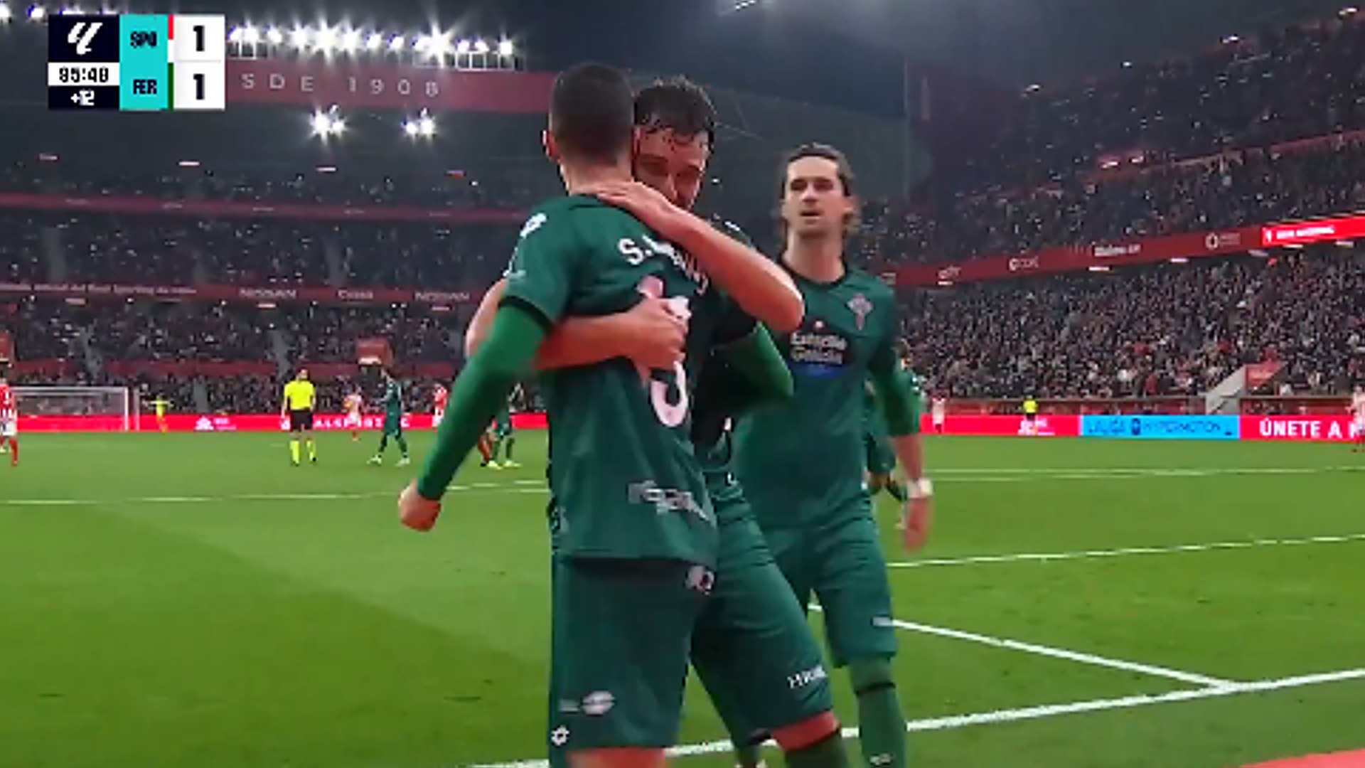 El gol de pícaro de Sabin Merino en el Molinón que resucita al Racing ...