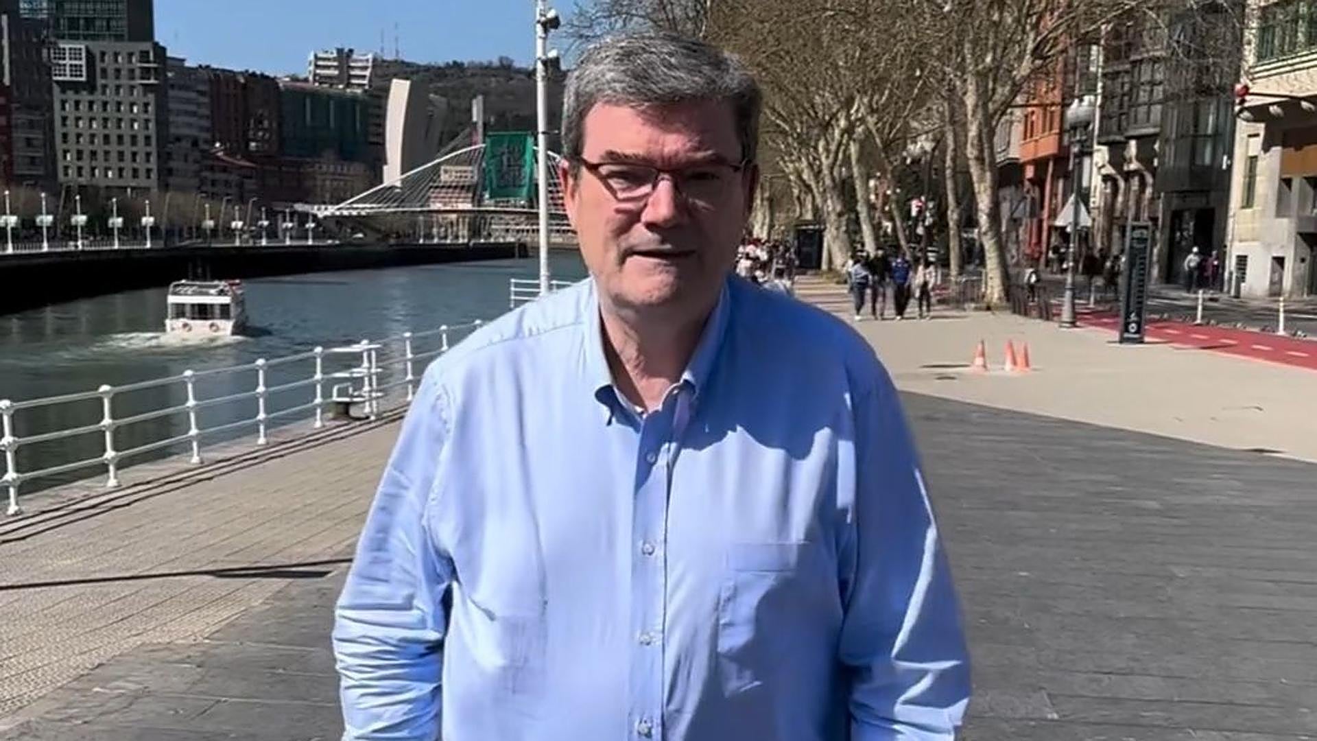 Aburto reaparece 52 días después de su operación y anuncia su regreso ...