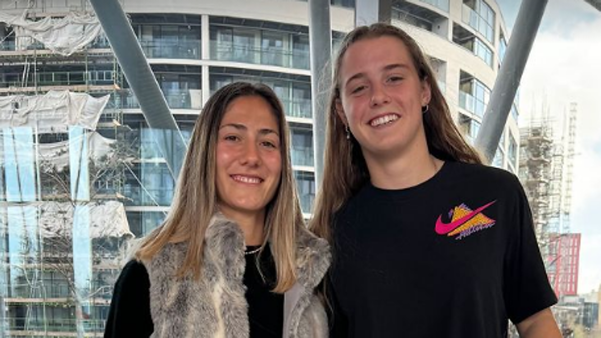 El detalle de una jugadora de la selección con la hija de Aitor Ocio ...