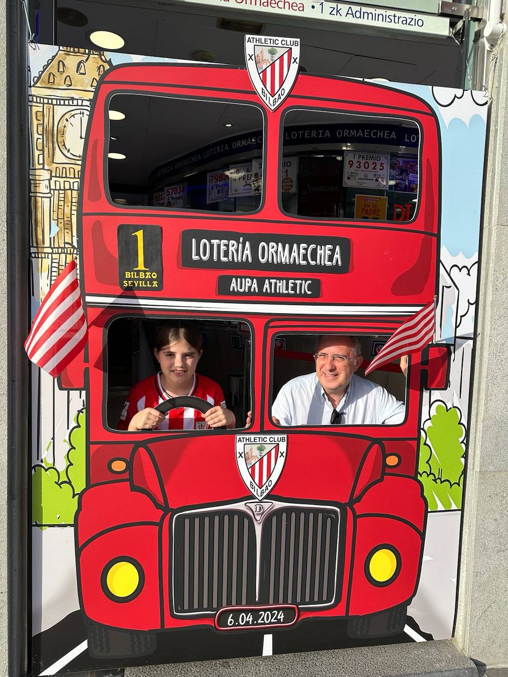 La gabarra, leones, abanicos... Los comercios de Bilbao se visten de pasión rojiblanca para ...