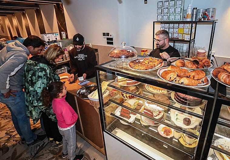 La nueva cafetería del Casco Viejo con las mejores tartas en la que un ...