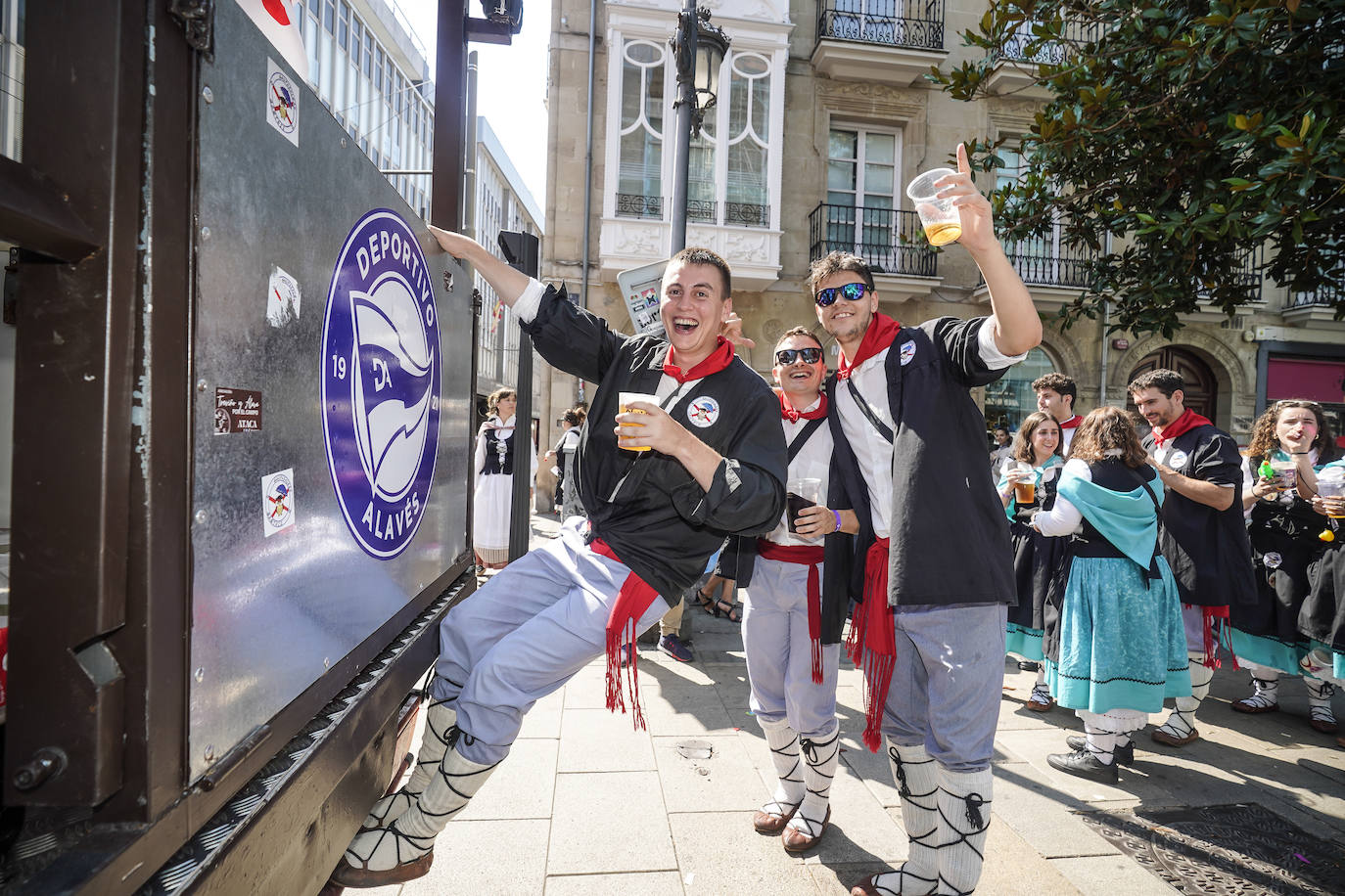 El primer paseíllo de fiestas de Vitoria, en imágenes | El Correo