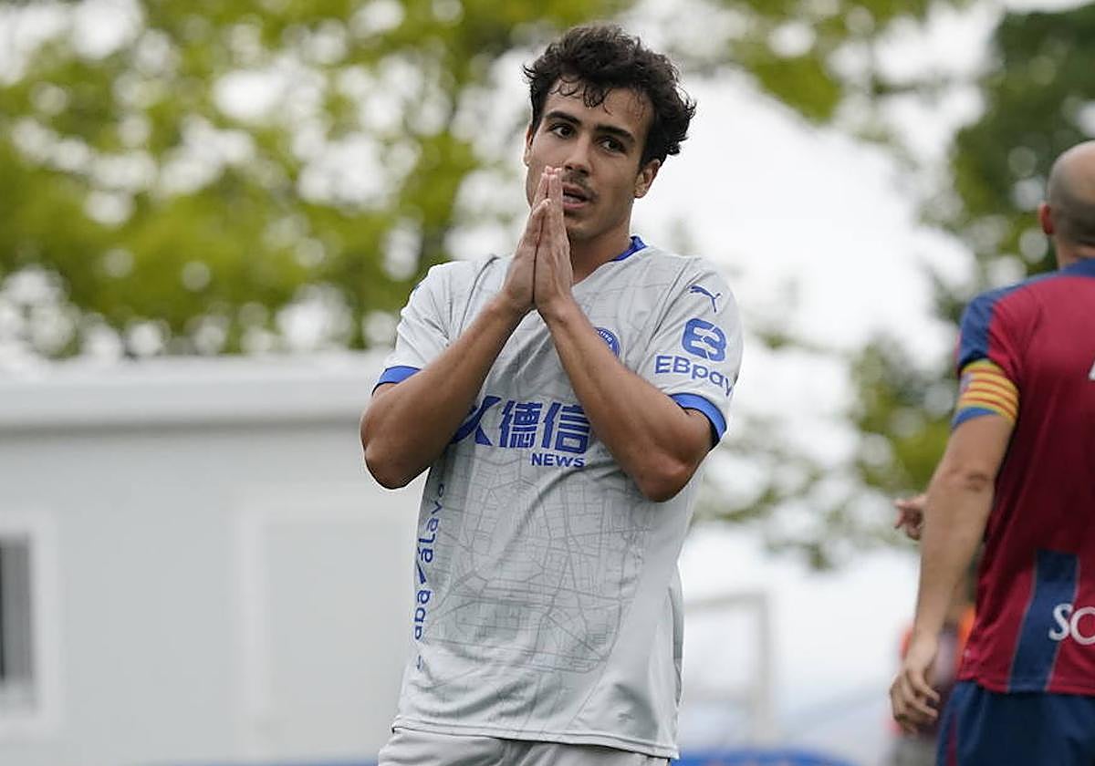 Manu Sánchez, un carrilero moderno con clara vocación ofensiva | El Correo