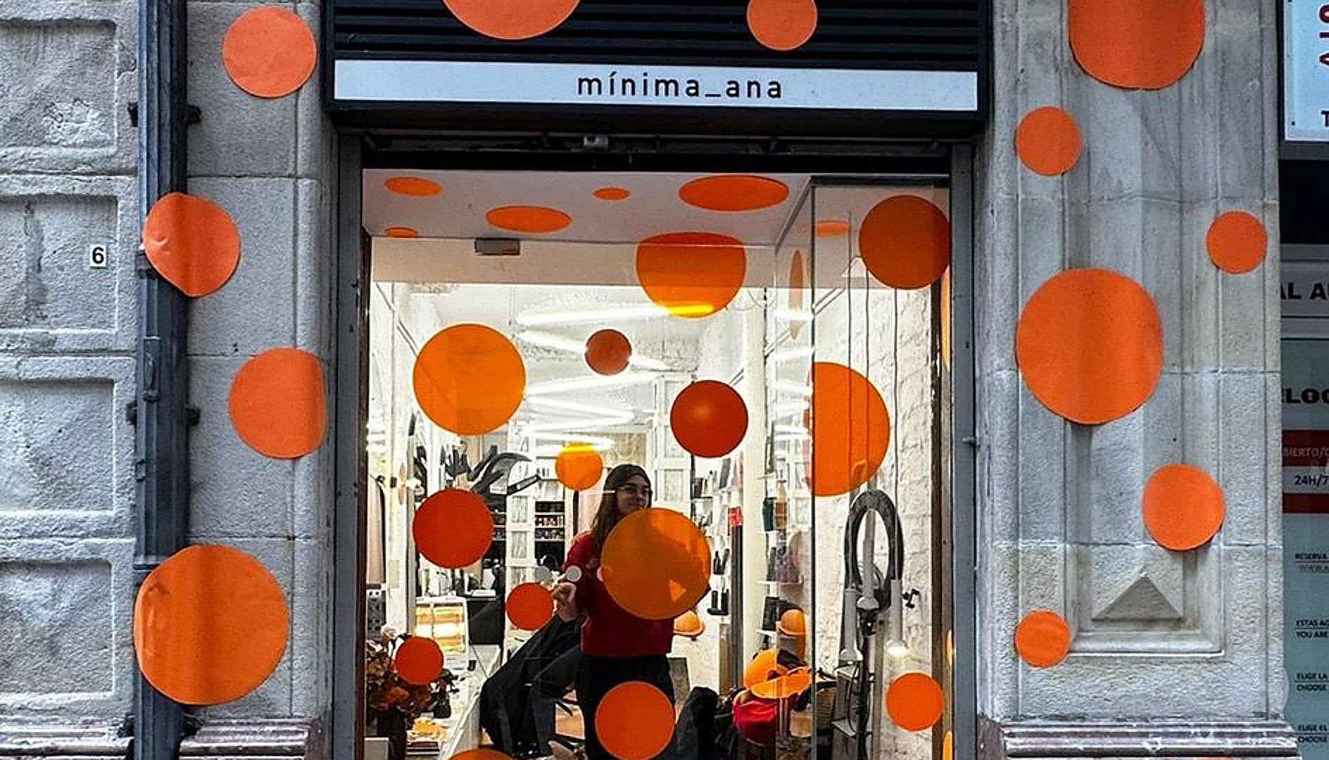 Lo nunca visto: 70 estudiantes cambian los escaparates de 15 comercios ...