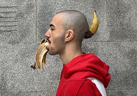 Alberto, el joven bilbaíno que cautiva en redes con ropa de su madre ...