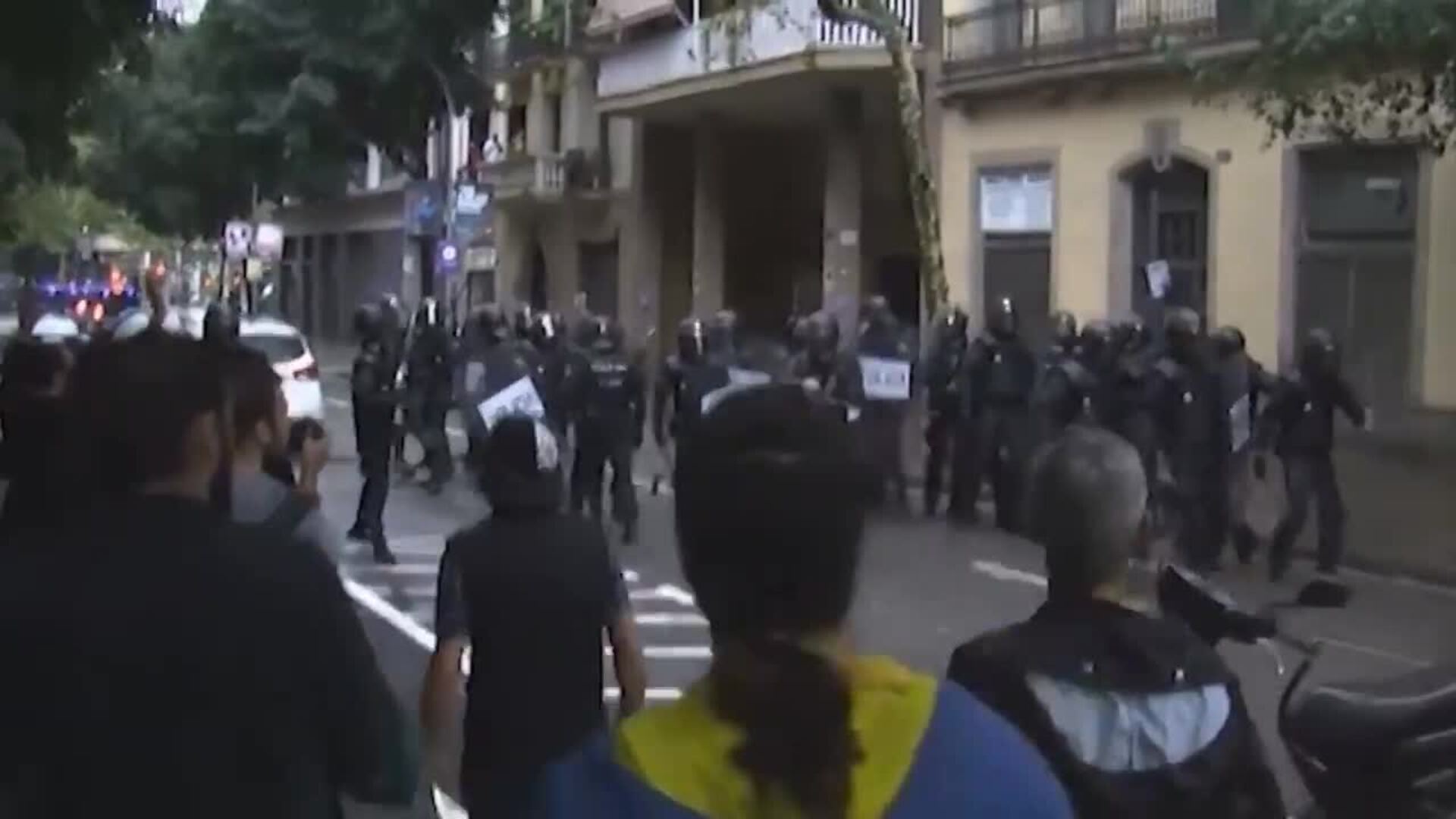 Un Juzgado Amnistía A Los 46 Policías Investigados Por Las Cargas Del 1