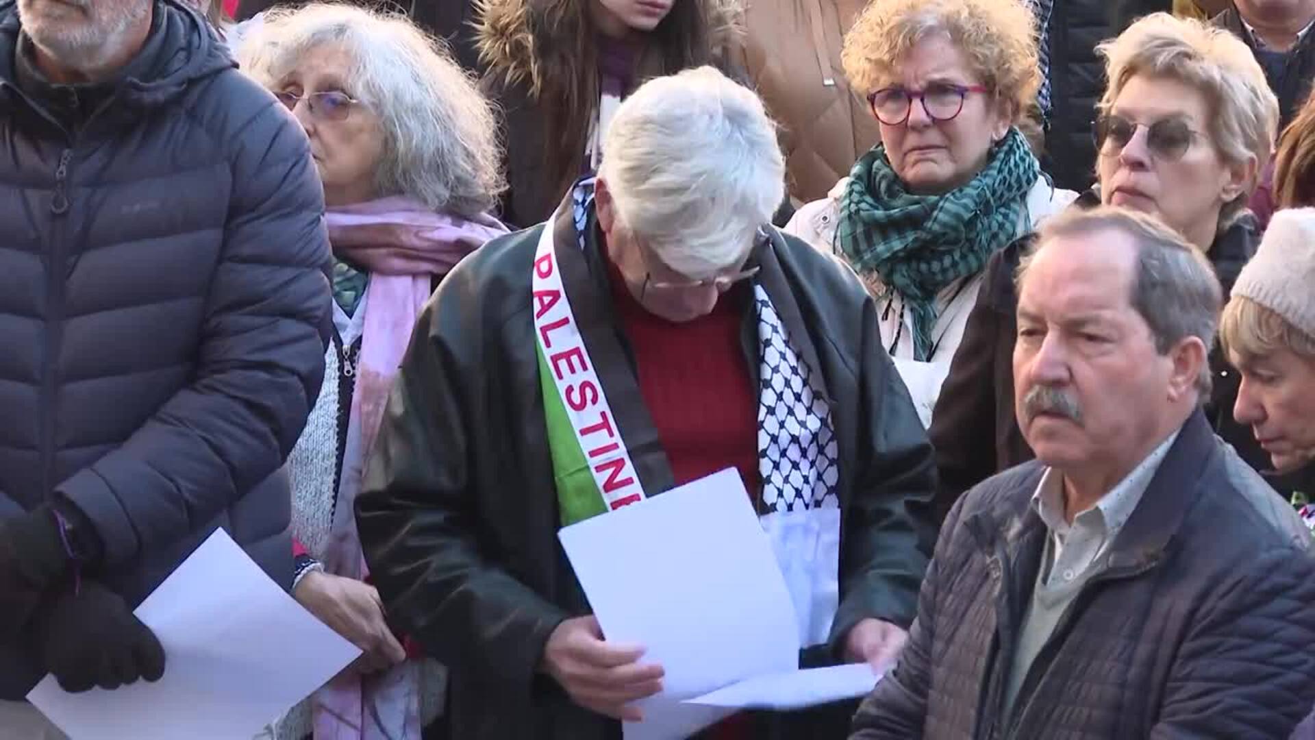 Una concentración en Madrid exige la paz en Palestina al son de 'Solo de pido a Dios' | El Correo