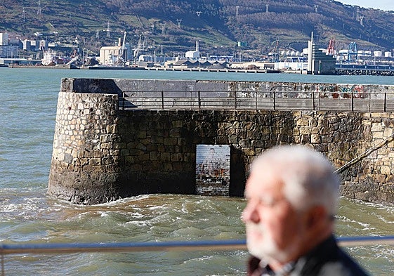 Getxo se debate entre restaurar el sireno del Puerto Viejo o retirarlo ...
