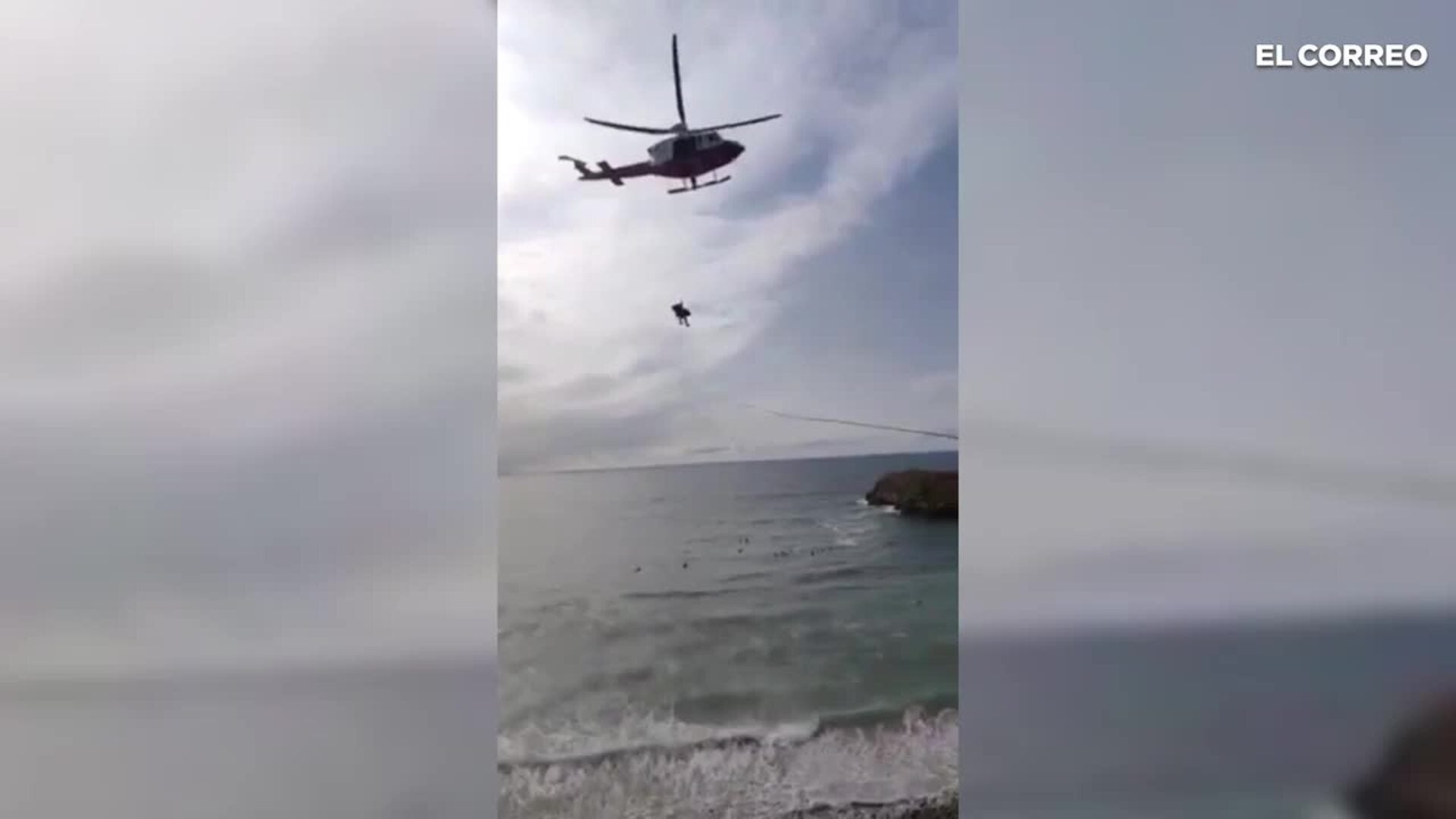 Rescatado un parapentista tras precipitarse contra un acantilado en San Vicente de la Barquera ...