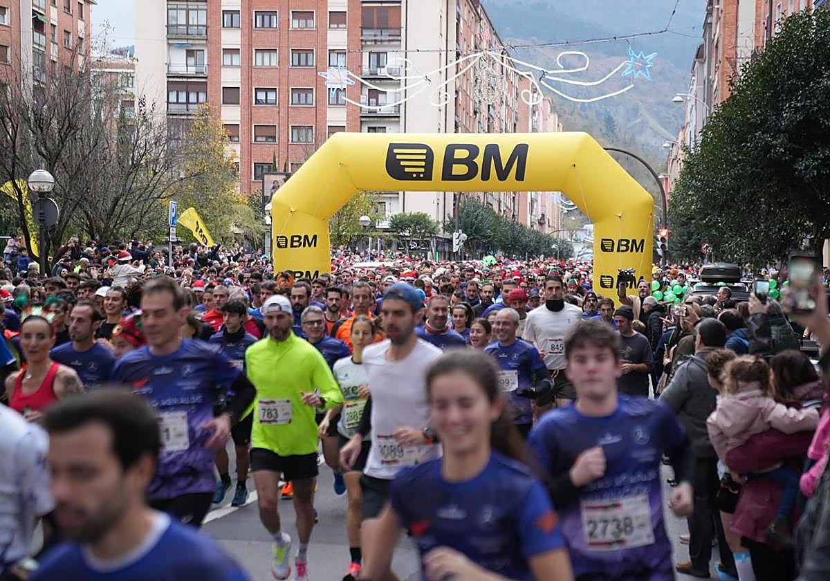 Miles de personas despiden 2025 corriendo en Rekalde | El Correo