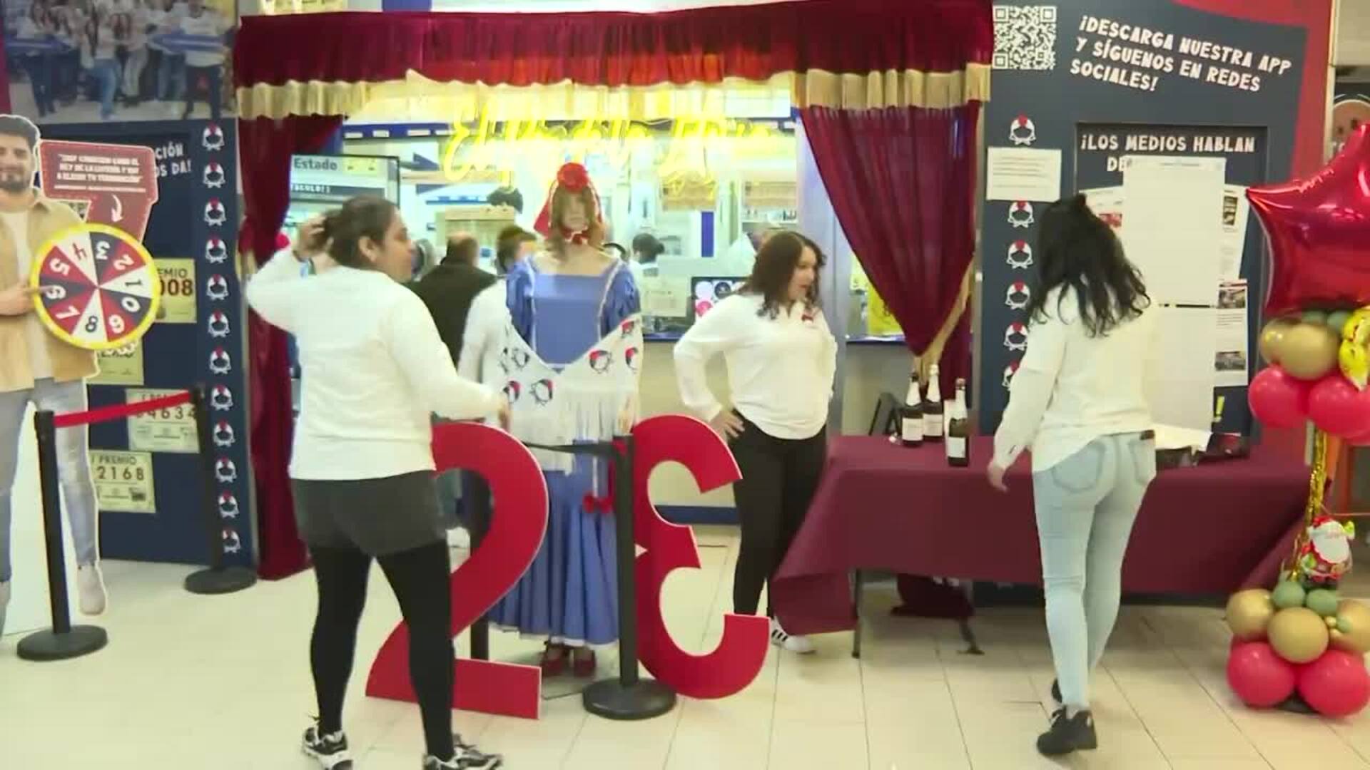 La administración de 'La Chulapa', en Madrid, reparte el segundo y tercer premio de 'El Niño ...