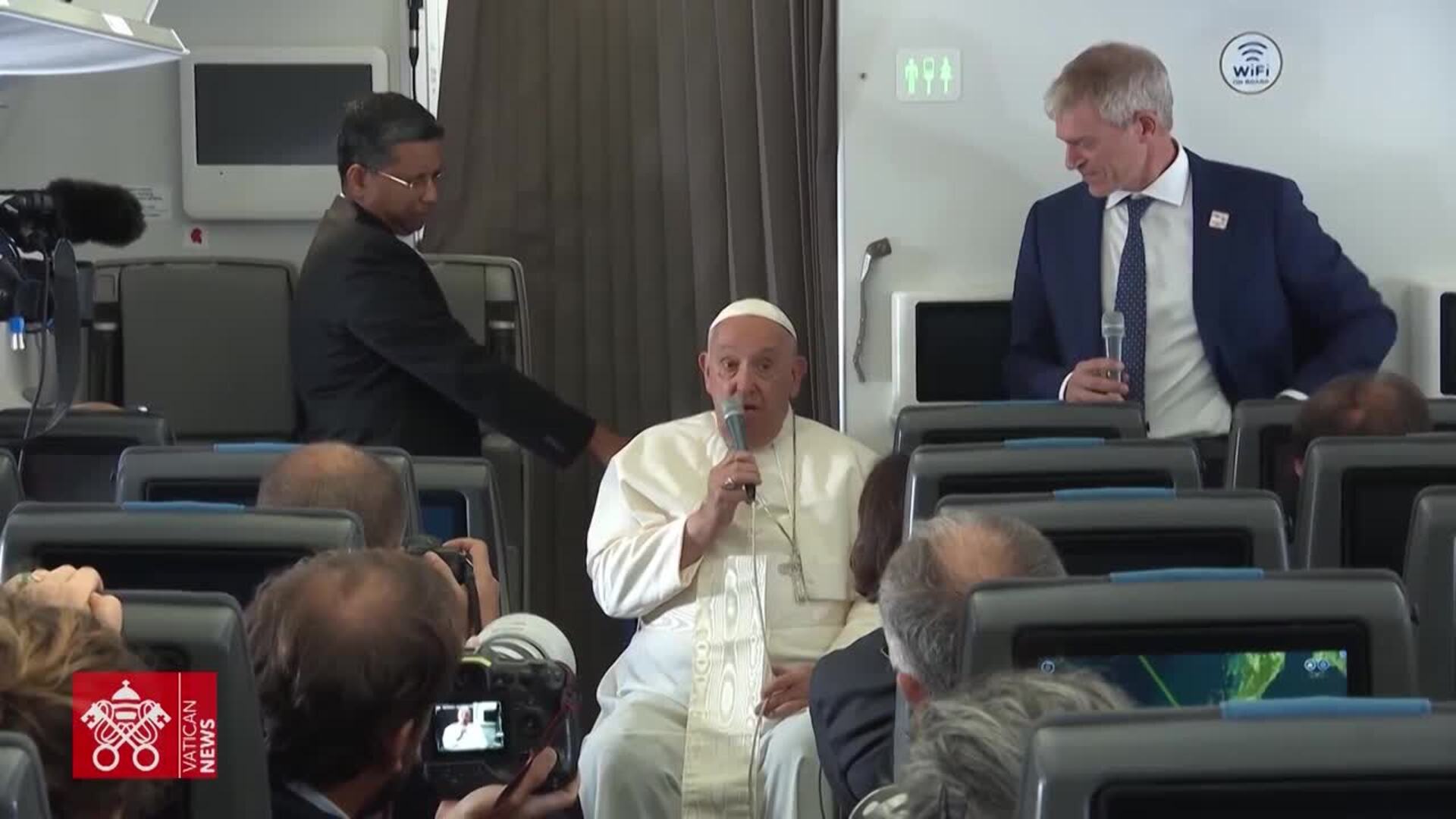 El Papa sufre una neumonía bilateral y sigue presentando un cuadro clínico "complejo" | El Correo