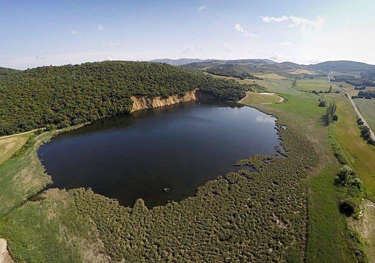 El lago alavés que surgió por un castigo divino | El Correo