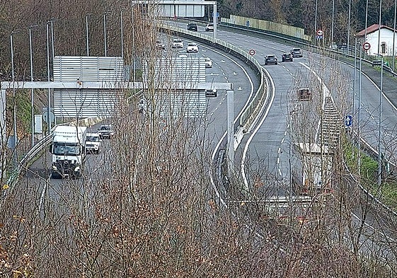 Tres heridos y retenciones de hasta 3 km en un choque entre dos ...