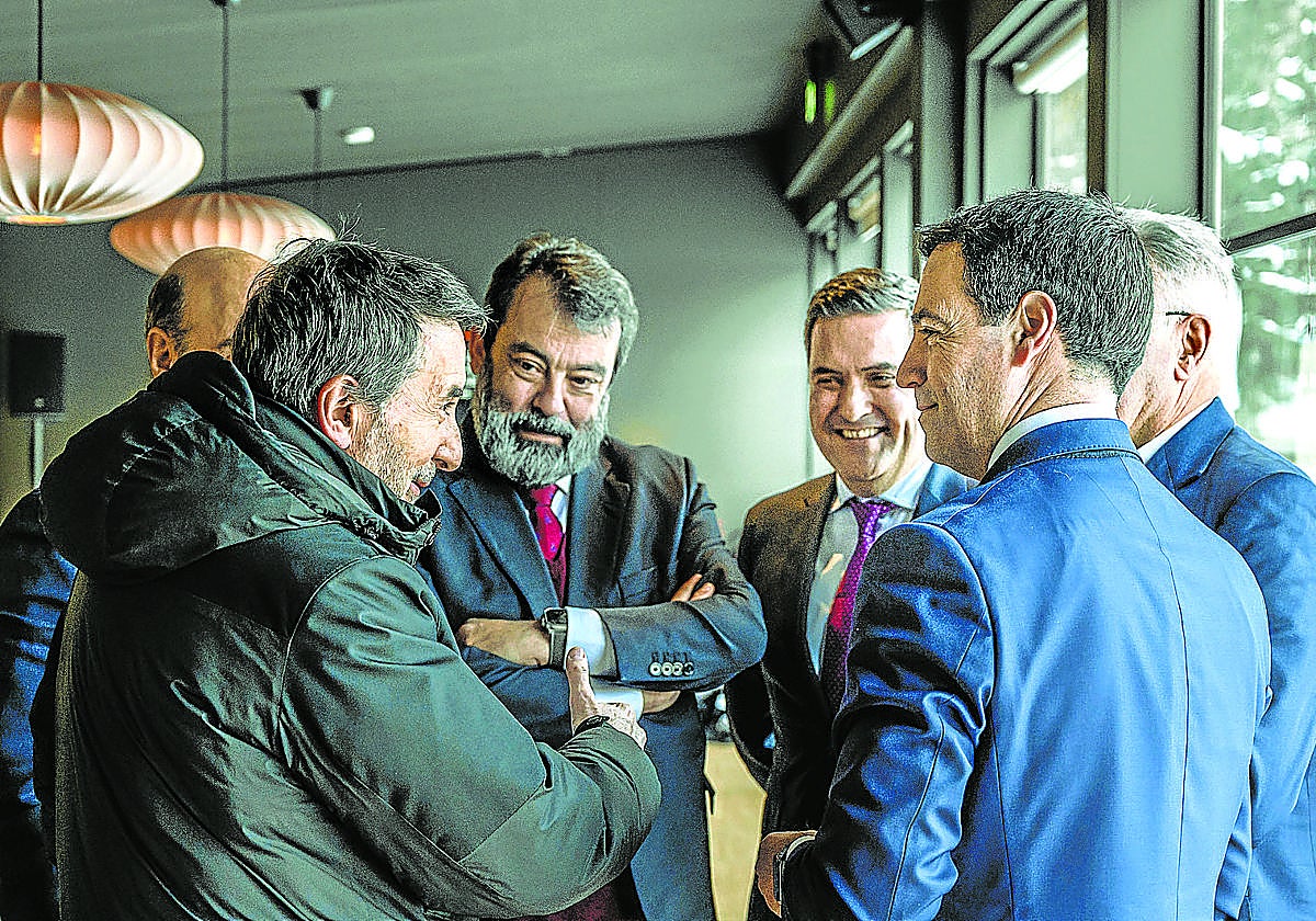 Pradales presenta a Euskadi en Davos como «refugio en un mundo ...