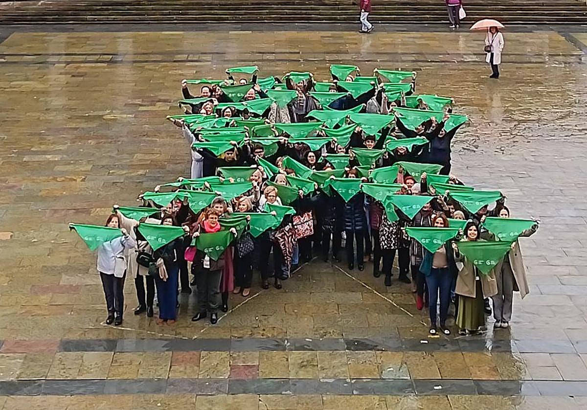 Un gran lazo humano recorre Álava para luchar contra el cáncer | El Correo