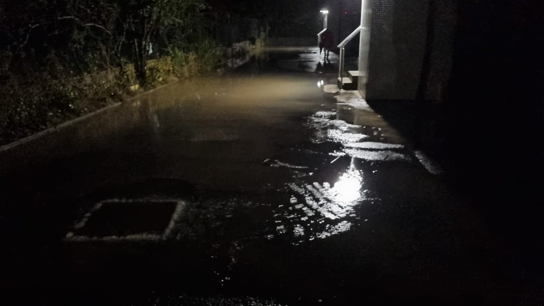 Las imágenes del desbordamiento del río Butrón | El Correo
