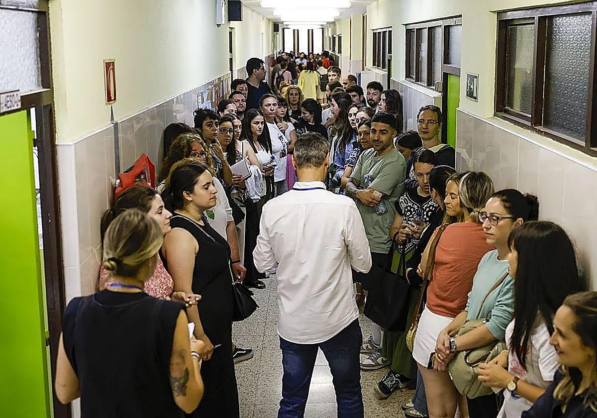 «Un error informático» incluye a un profesor investigado por contactar ...