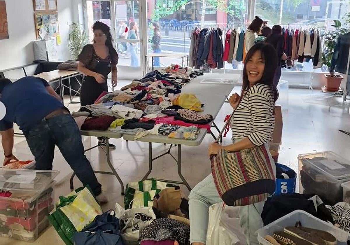 Ni Zara ni Vinted: el mercado de Bilbao donde cambias tu ropa por otra ...
