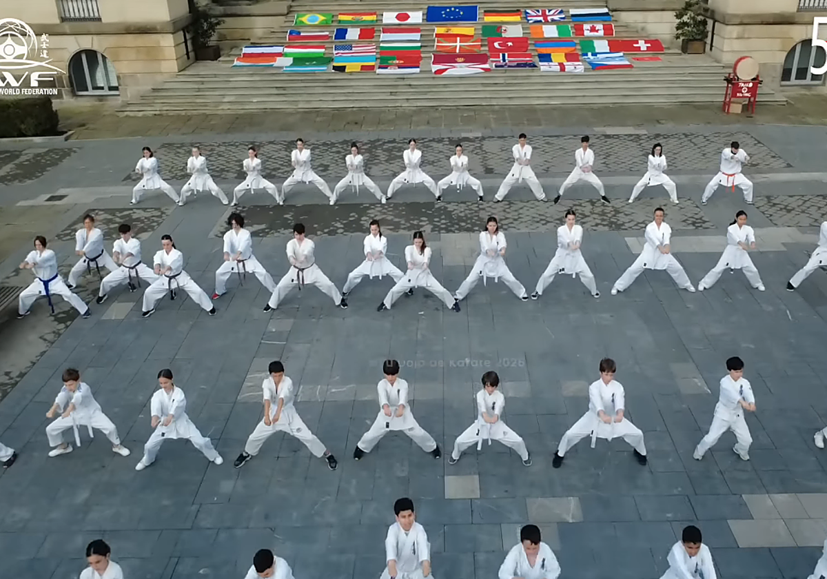 460 karatekas elevan Vitoria al foco mundial del kyokushin | El Correo