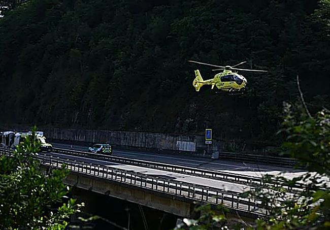Mueren cinco policías forales navarros en un grave accidente en la AP-8 ...