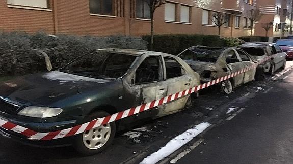 Aparecen calcinados tres coches en Amorebieta | El Correo