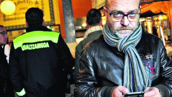 «No me arrepiento de haber roto la foto del Rey, pero no lo volvería a ...