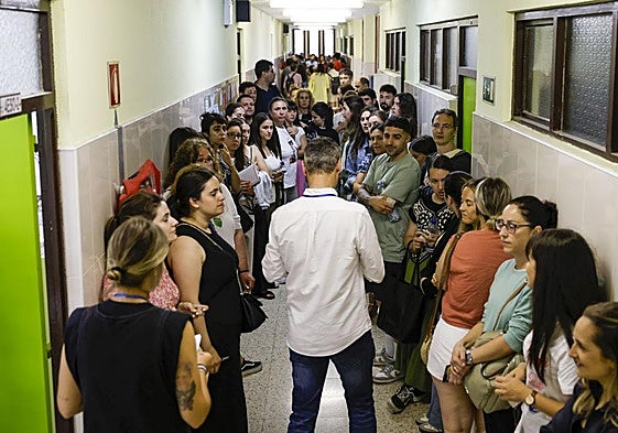 El profesor investigado por contactar con menores se 'cuela' en los ...