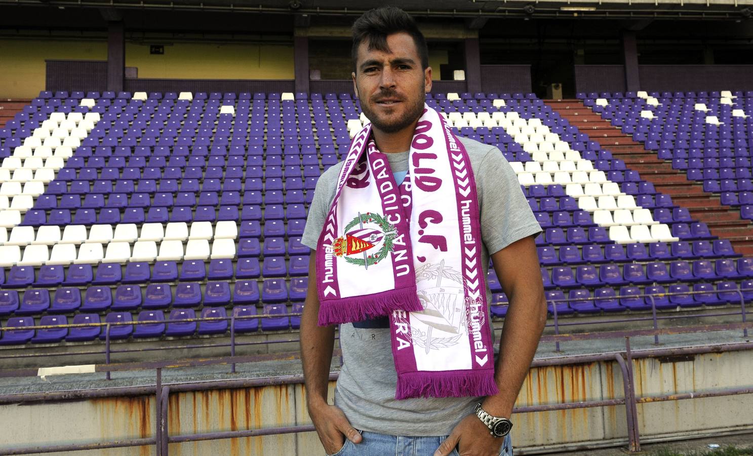 Presentación de Javi Chica como nuevo jugador del Real Valladolid | El ...