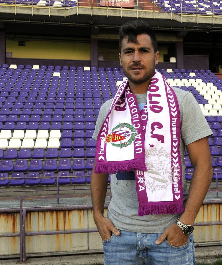Presentación de Javi Chica como nuevo jugador del Real Valladolid | El ...