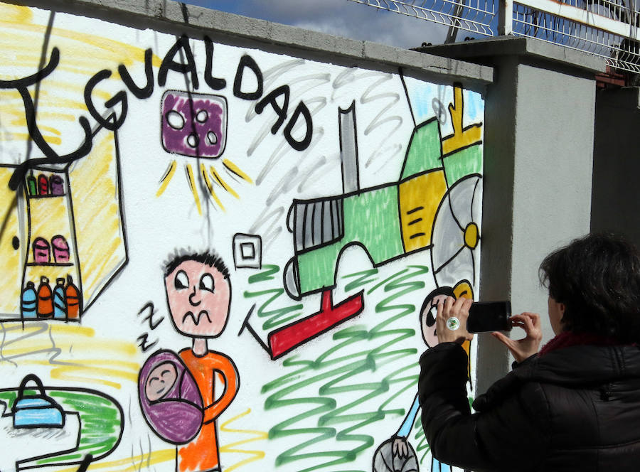 Fotos: Inauguración del mural de la igualdad en el colegio Villalpando ...