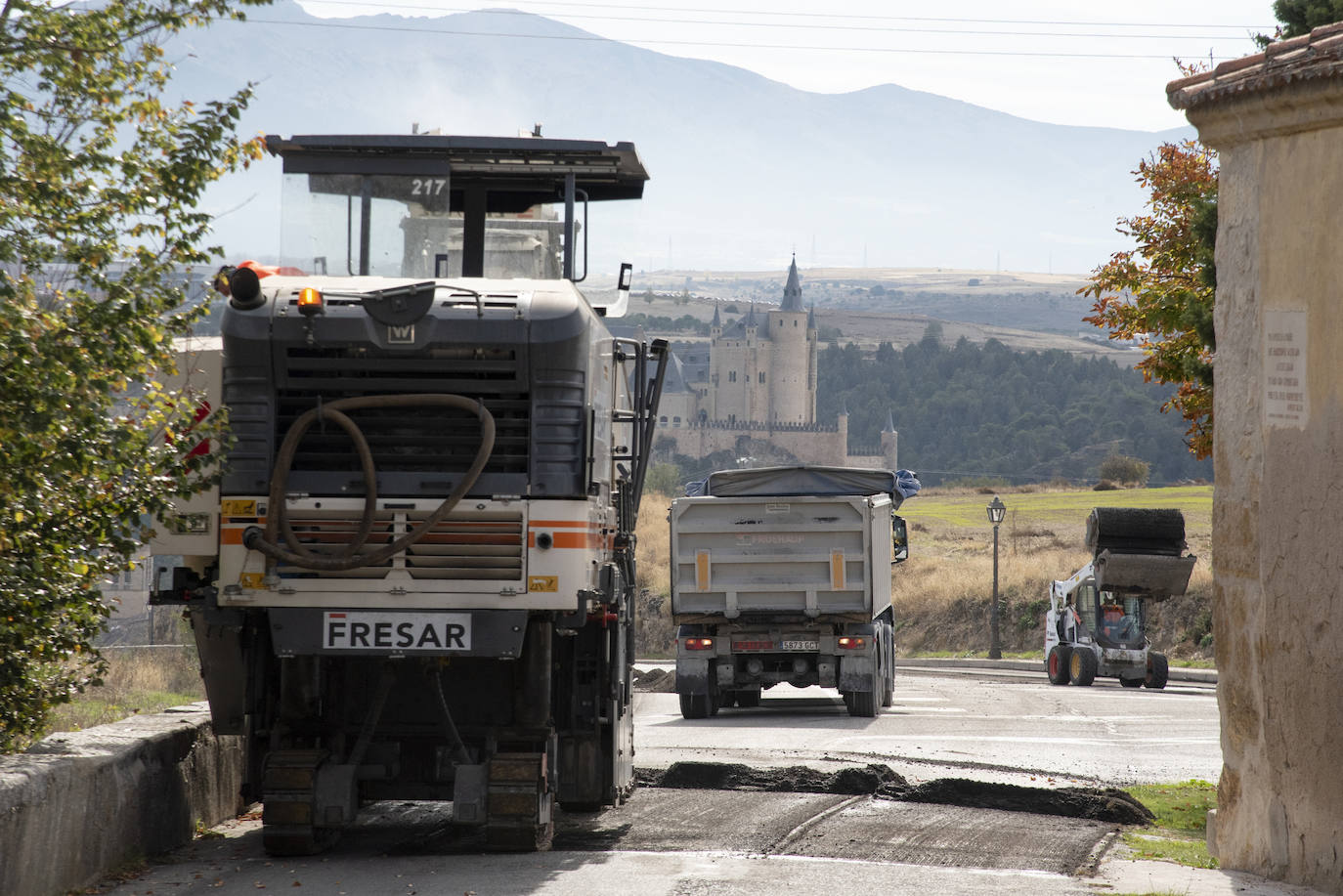 Las obras de mejora del firme cortan la carretera de la Vera Cruz | El Norte de Castilla