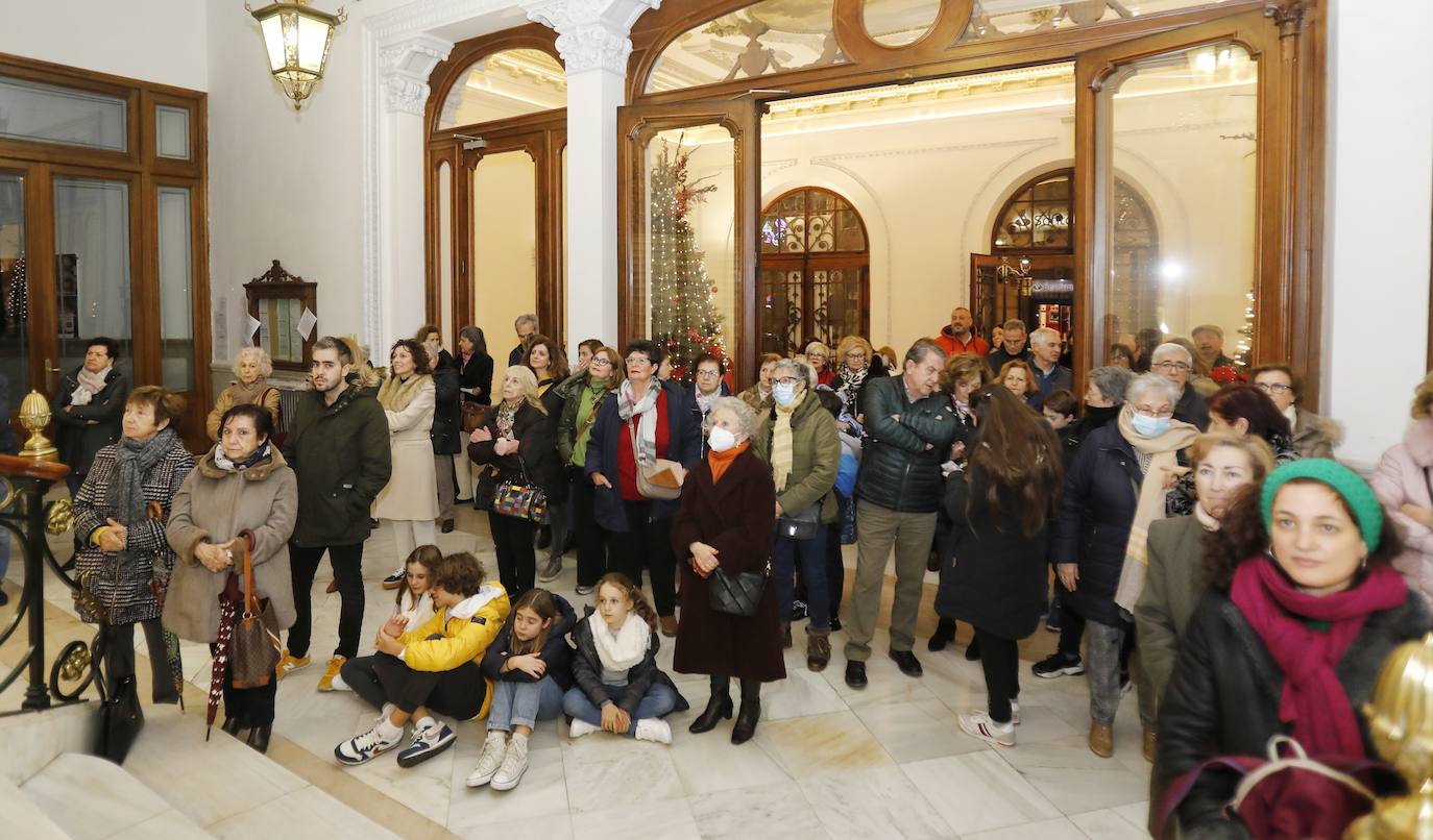Fotos: John Fellingham y la Tuna de Derecho regalan música en Palencia ...
