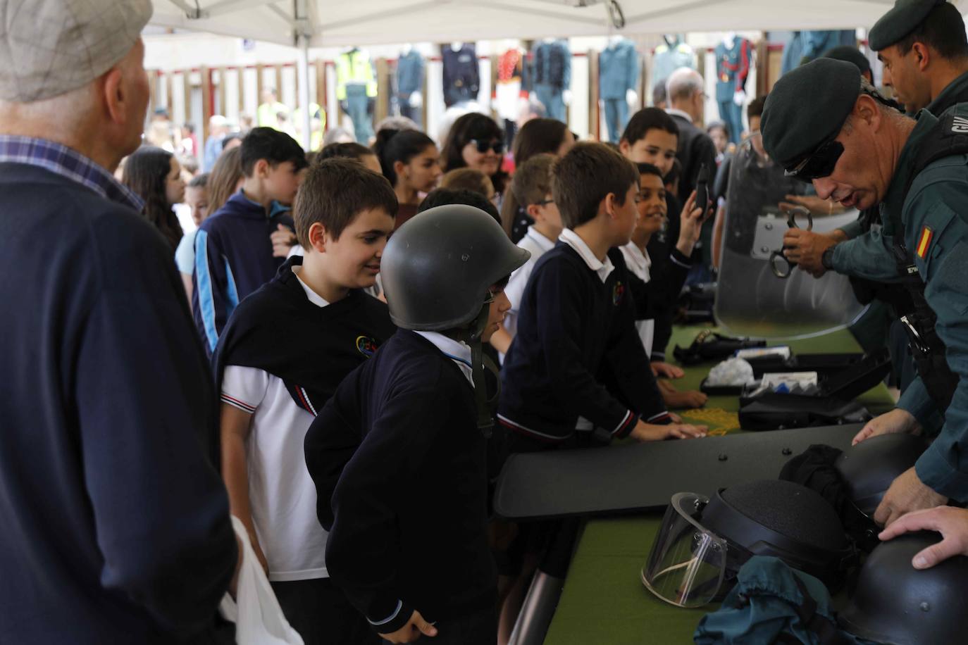 Peñafiel acoge la exhibición de medios de la Guardia Civil | El Norte ...