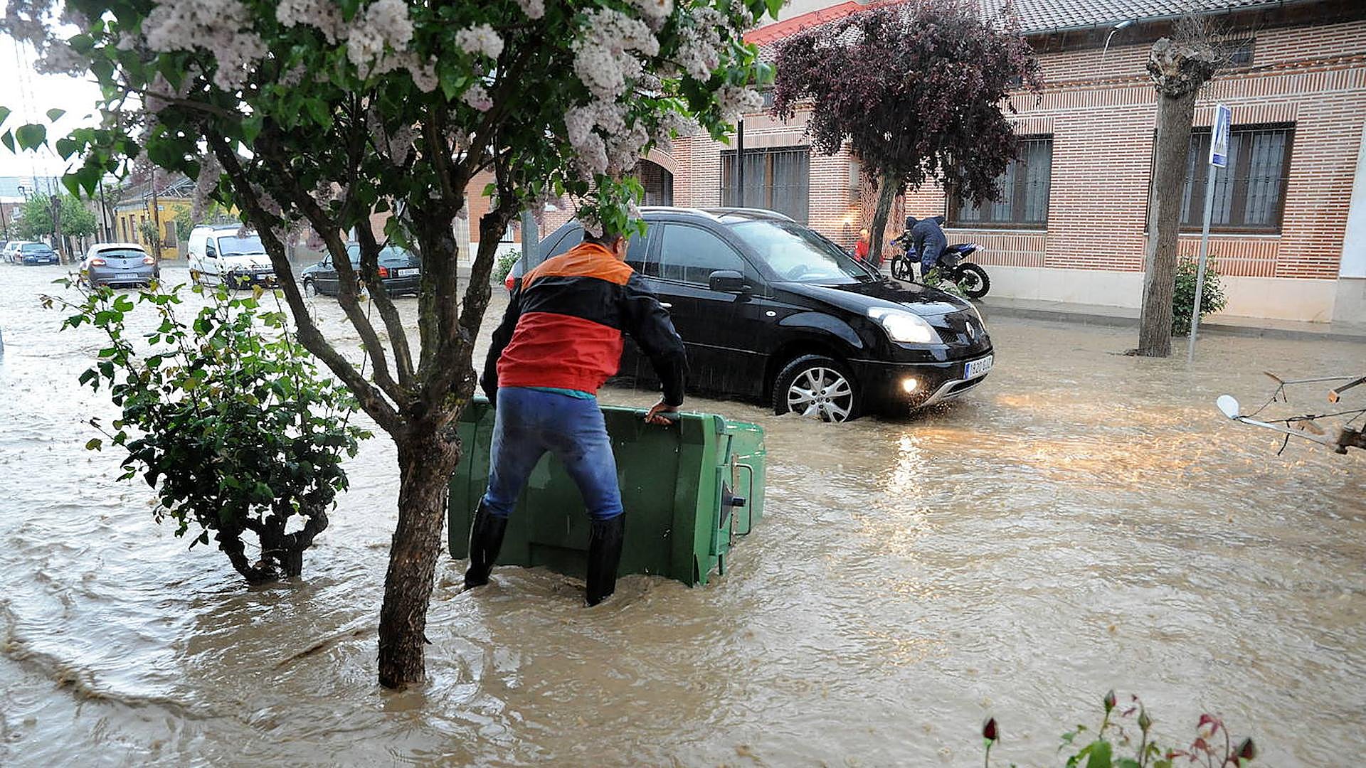Tormentas Valladolid: la fuerte lluvia vuelve a anegar de agua La Seca ...