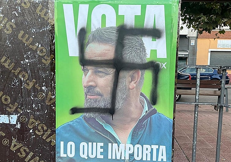 La propaganda electoral de Vox amanece con una esvástica en Zaratán ...