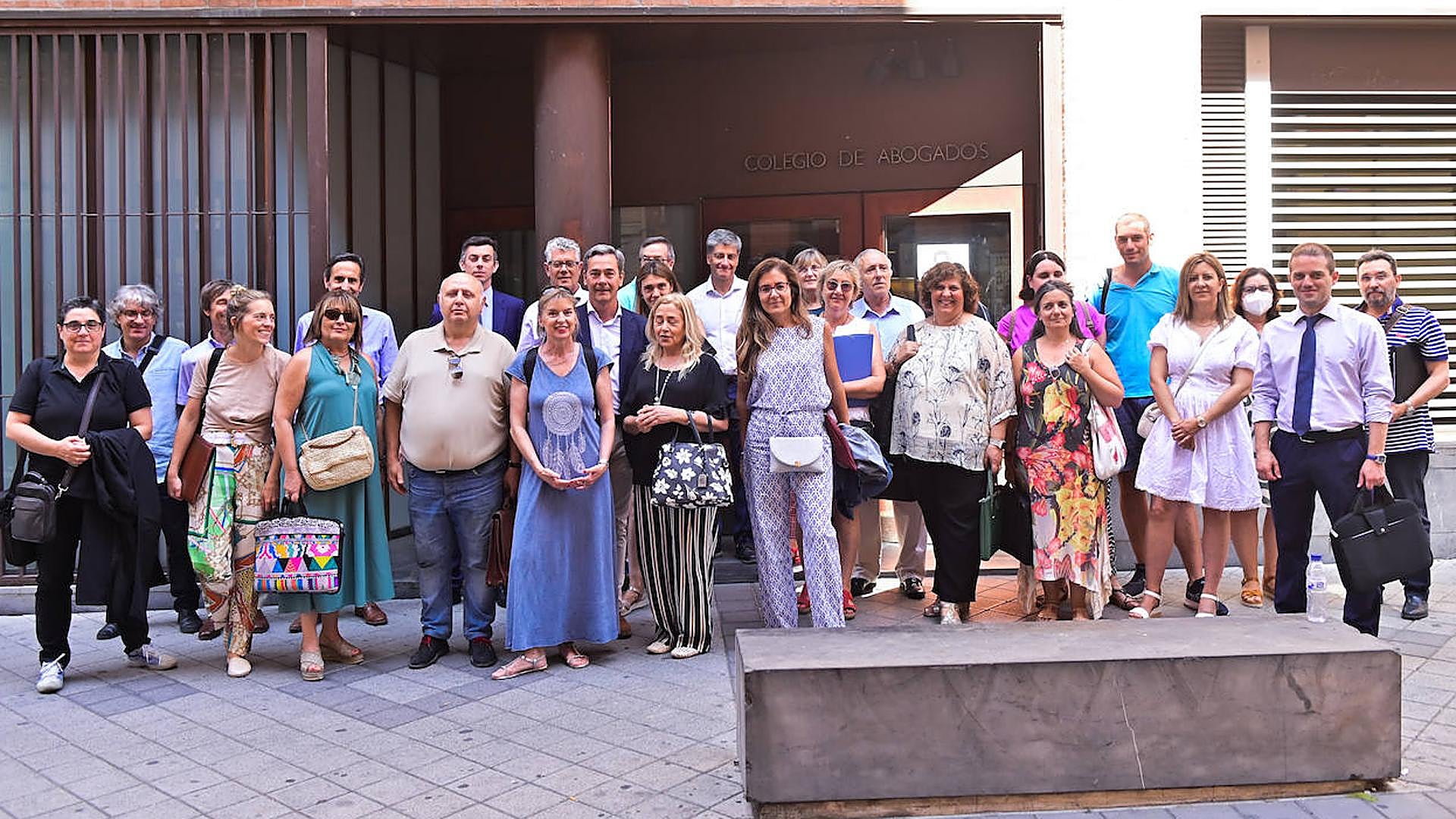 Los abogados de Valladolid se concentran ante la «incertidumbre» de sus ...