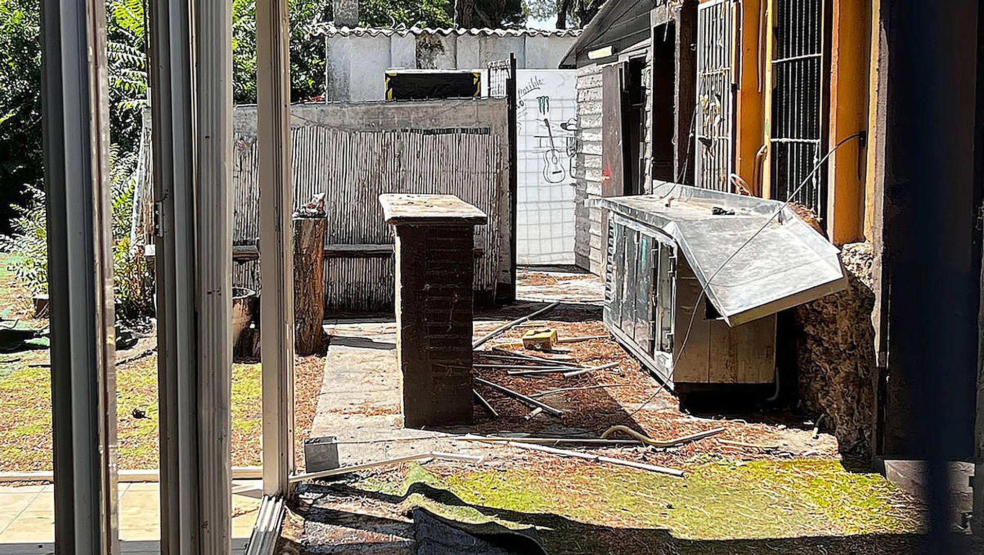 Así ha quedado el bar del Pinar de Antequera tras su desvajilamiento ...