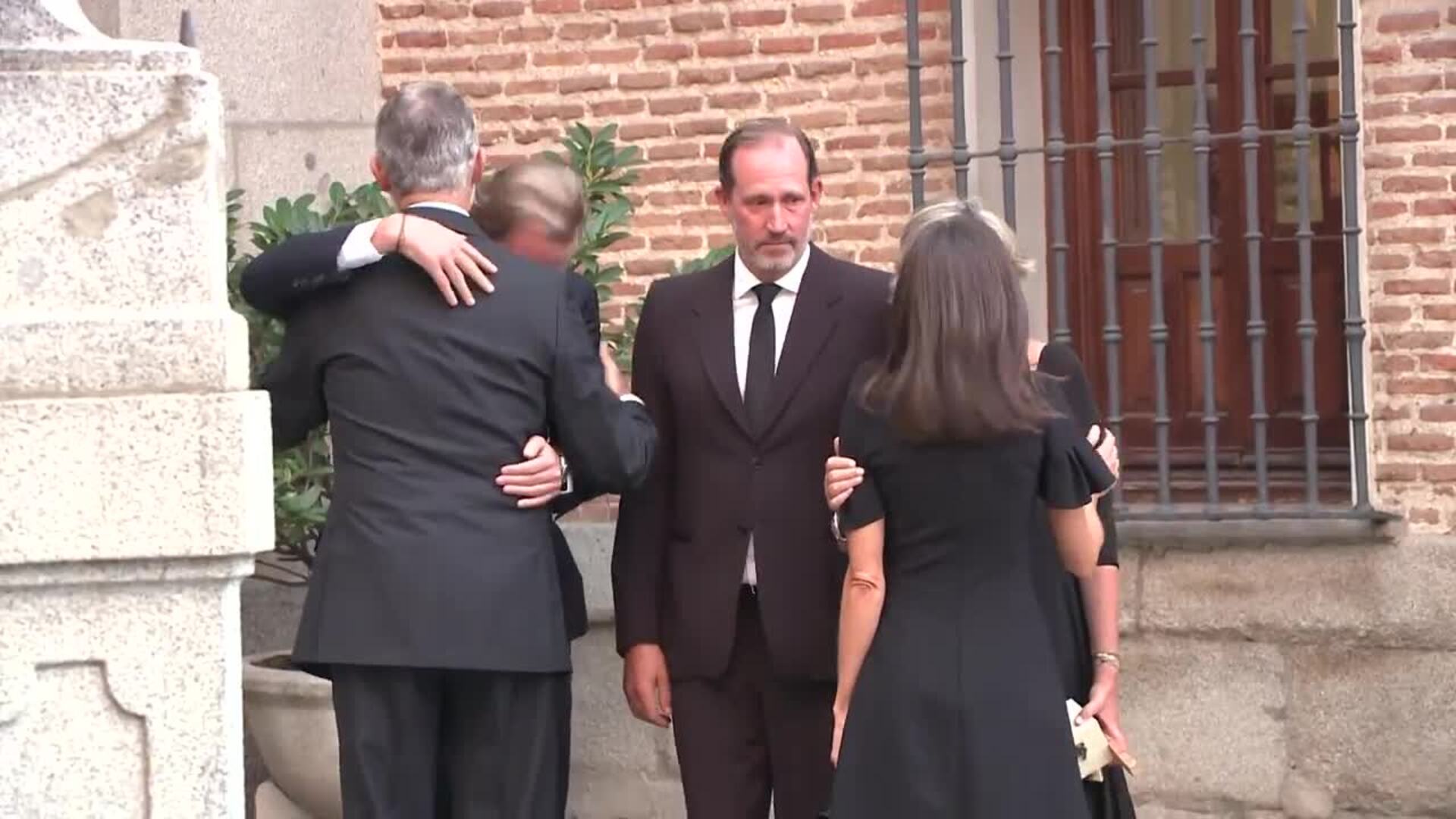 El rey Felipe VI y la reina Letizia acuden al funeral de Juan Gómez-Acebo | El Norte de Castilla