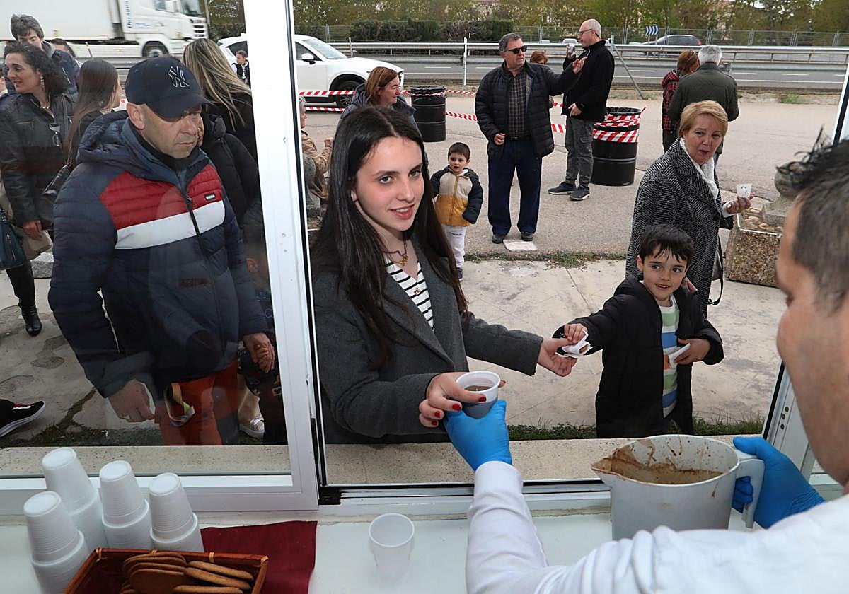 Trapa regala miles de raciones de chocolate en su fábrica de Dueñas ...