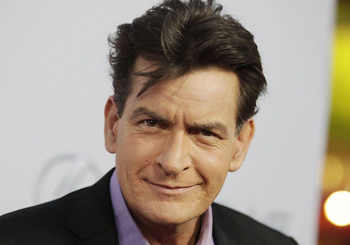 Charlie Sheen se dio cuenta que Matthew Perry «no estaba sobrio» meses ...