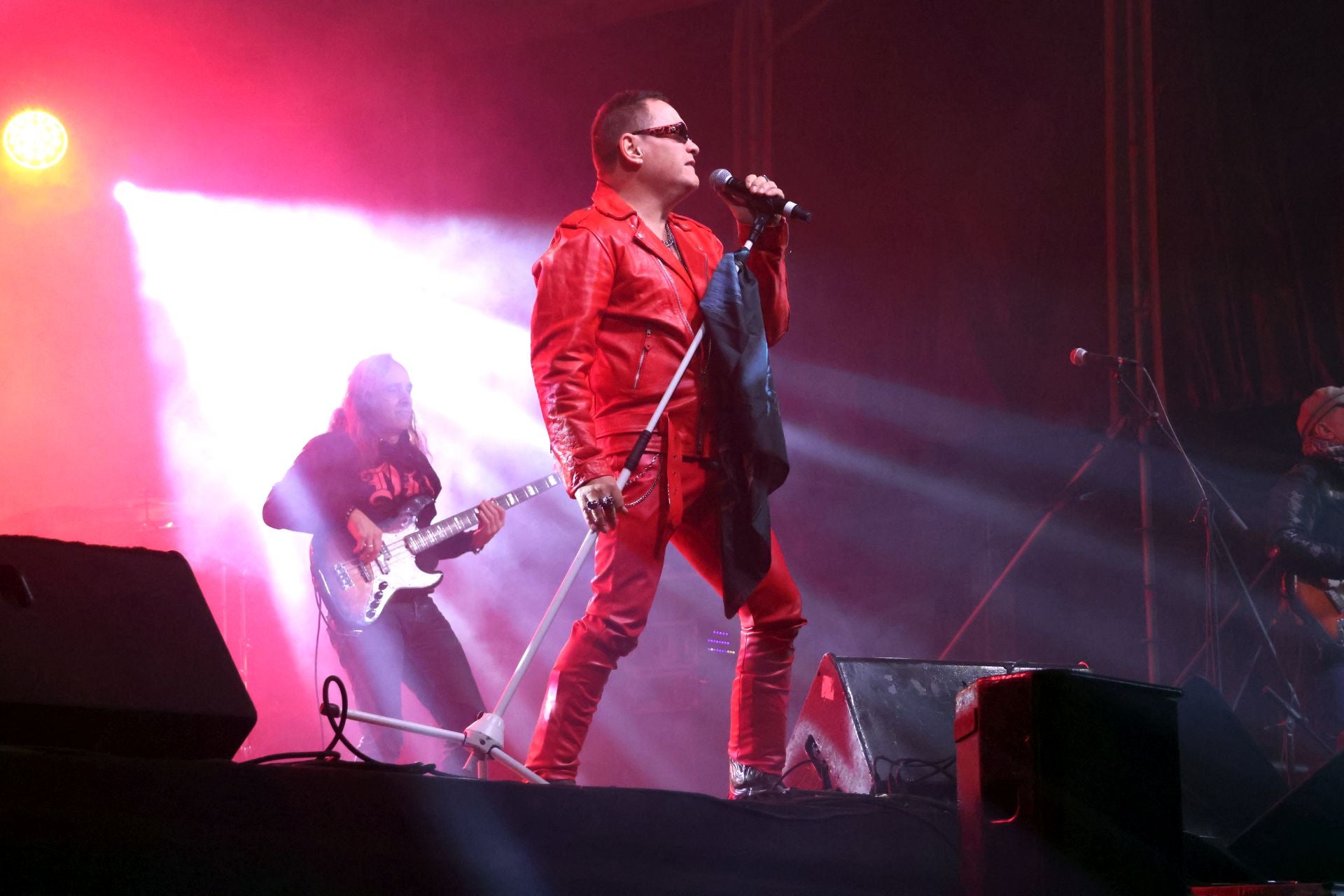 Las actuaciones en Pingüinos de Rock con Ñ y la Orquesta Mondragón, en ...