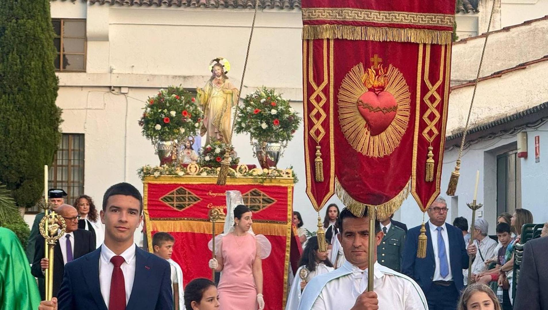 Los fieles volvieron a arropar al Sagrado Corazón en su Triduo y ...