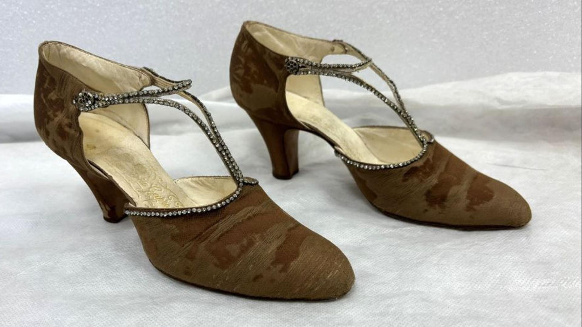 Regresan restaurados los zapatos de los años 20 del Meegs | Hoy