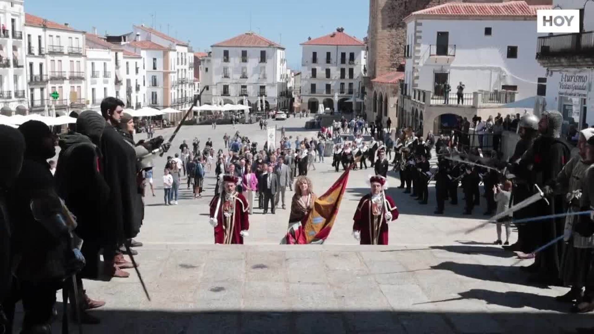 La Corporación cacereña celebra su último San Jorge con el rito del ...