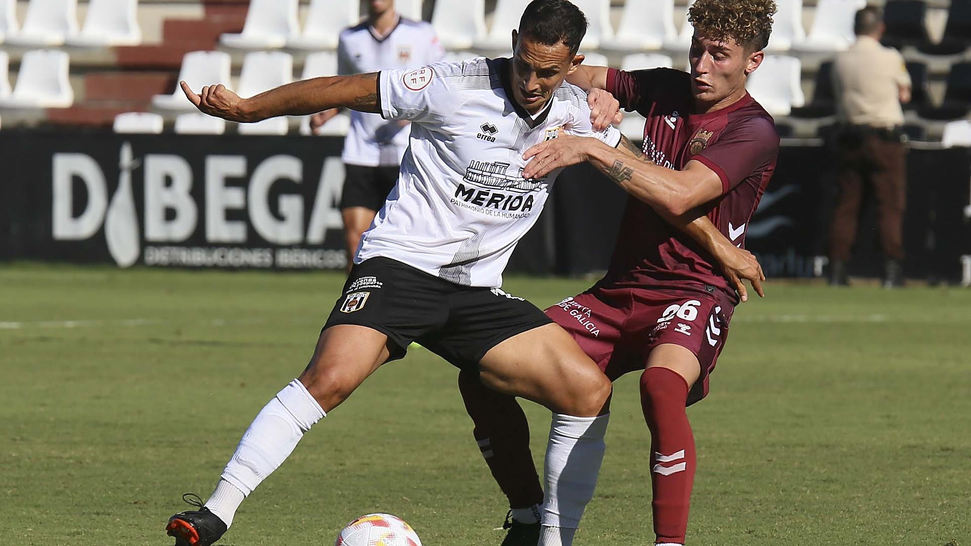 Luis Acosta, jugador del Mérida AD: «Que ciertos jugadores sigan es una ...