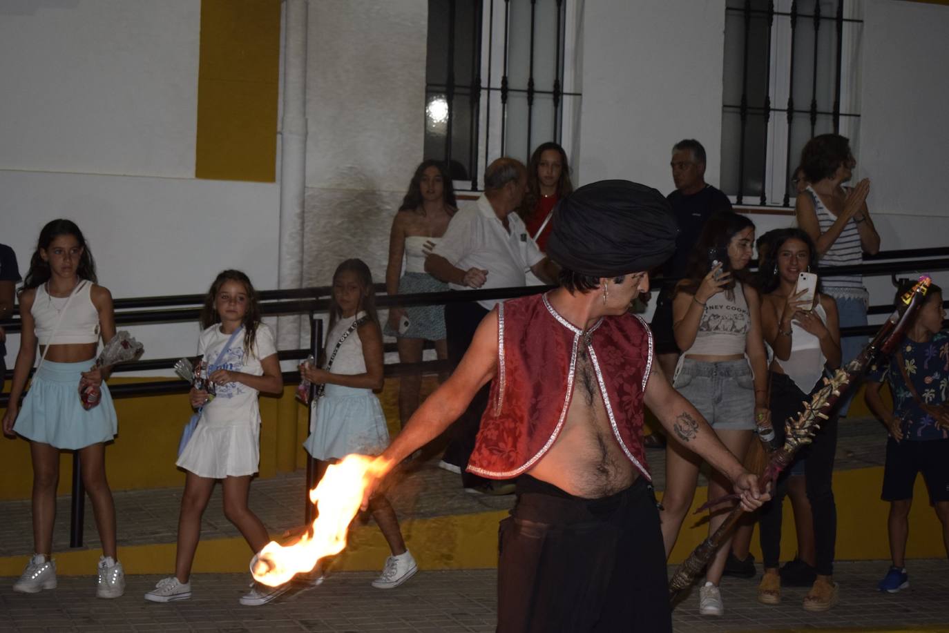 El espectáculo 'el camino del fuego' llenó de público las calles y la ...