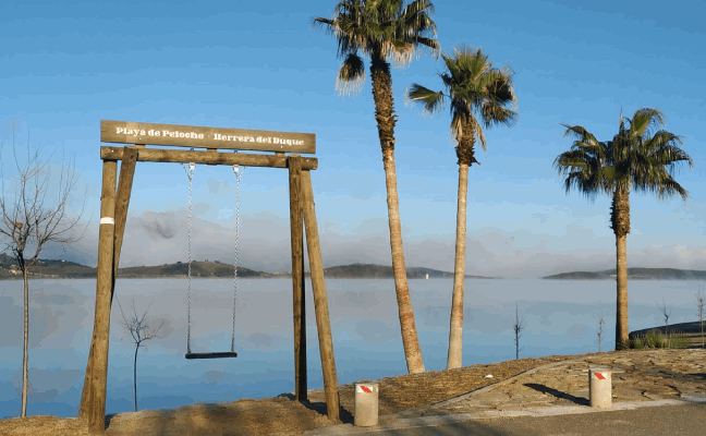 Playas con Bandera Azul: Ocho columpios en las playas de Extremadura ...