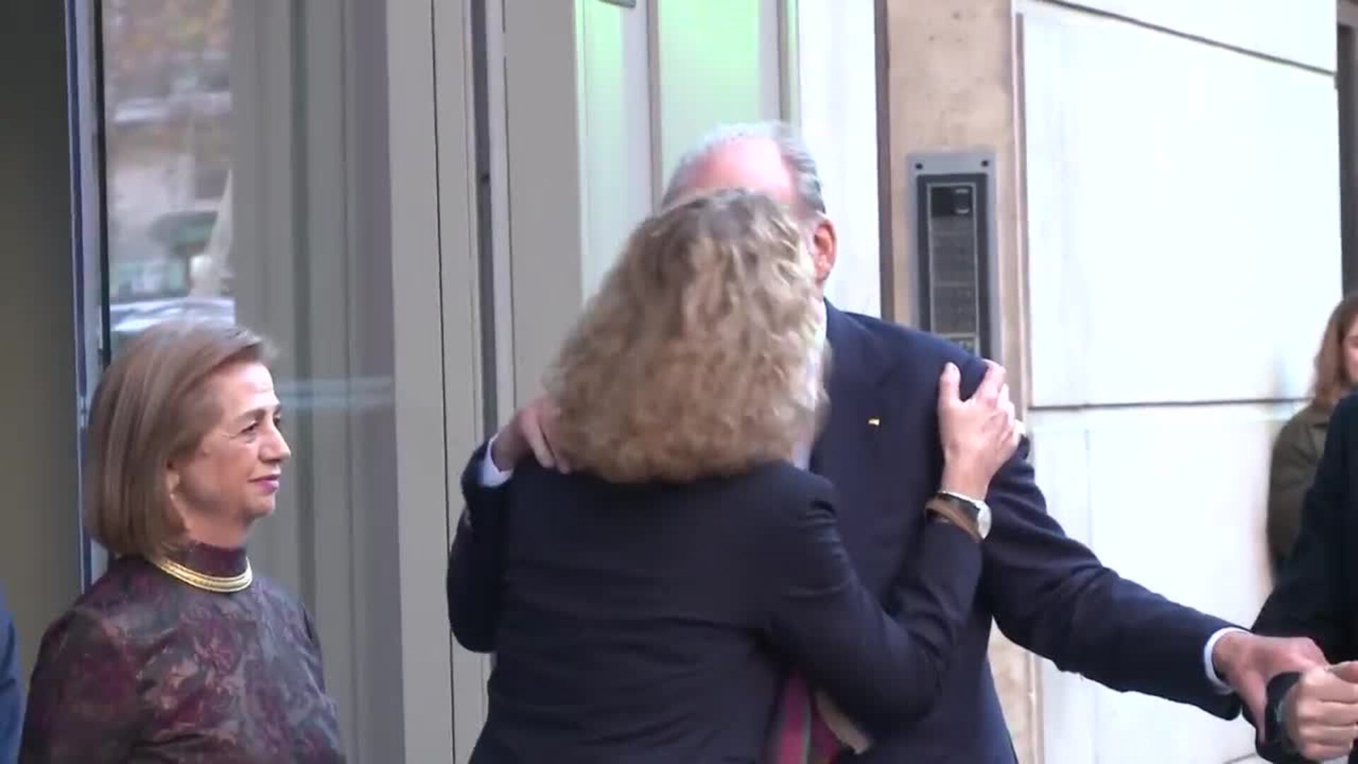 La Infanta Elena sonríe tras celebrar su 60 cumpleaños con casi toda su ...